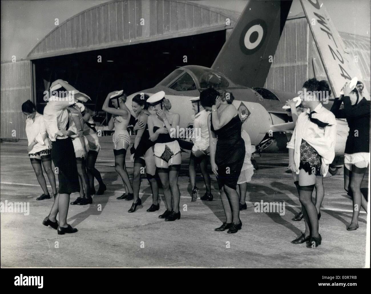 Wrens women of the royal naval hi-res stock photography and images - Alamy