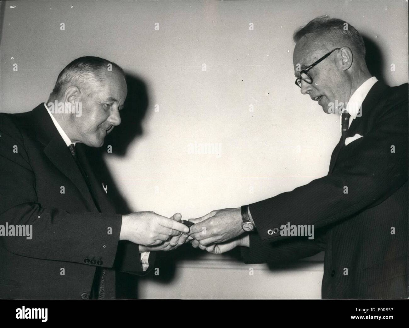 Jul. 07, 1958 - Biologists Receive Darwin medal : British and foreign ...