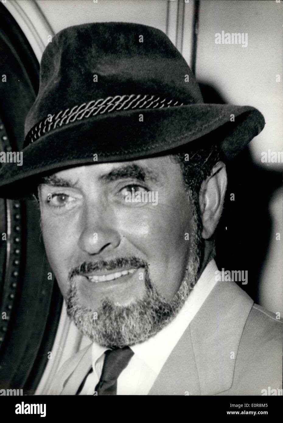 Wife of tyrone power hi-res stock photography and images - Alamy
