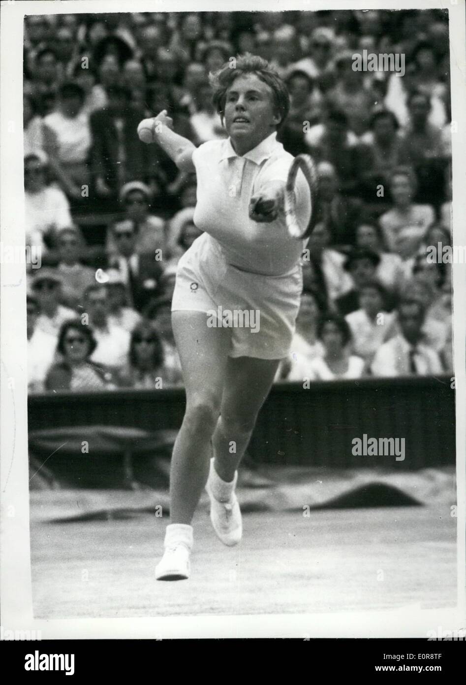 Jul. 07, 1958 - Women's Singles Semi-Final at Wimbledon. Ann Haydon v ...
