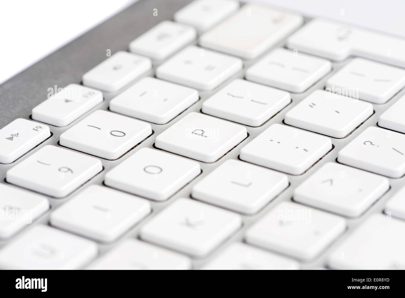 Apple mac white Keyboard focused on the letter P Stock Photo - Alamy