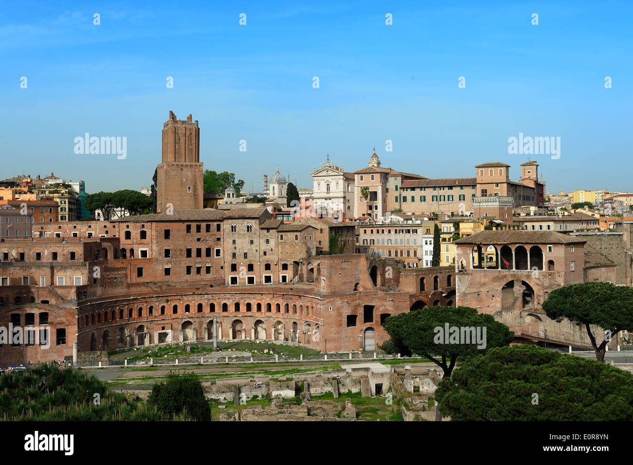 Foro romano colosseo hi-res stock photography and images - Alamy