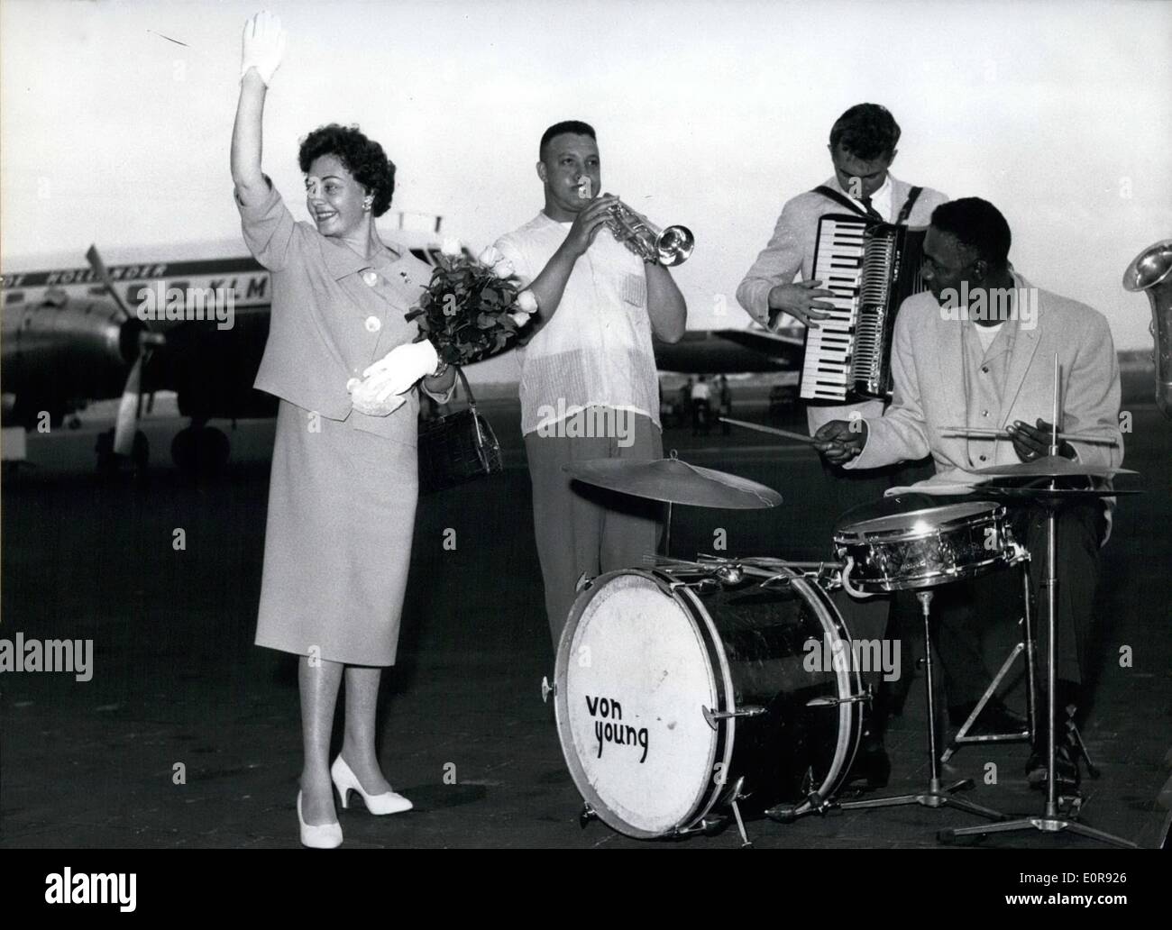 Aug. 08, 1958 - The german singer Erika Kuth was coming to ''Holywood ...