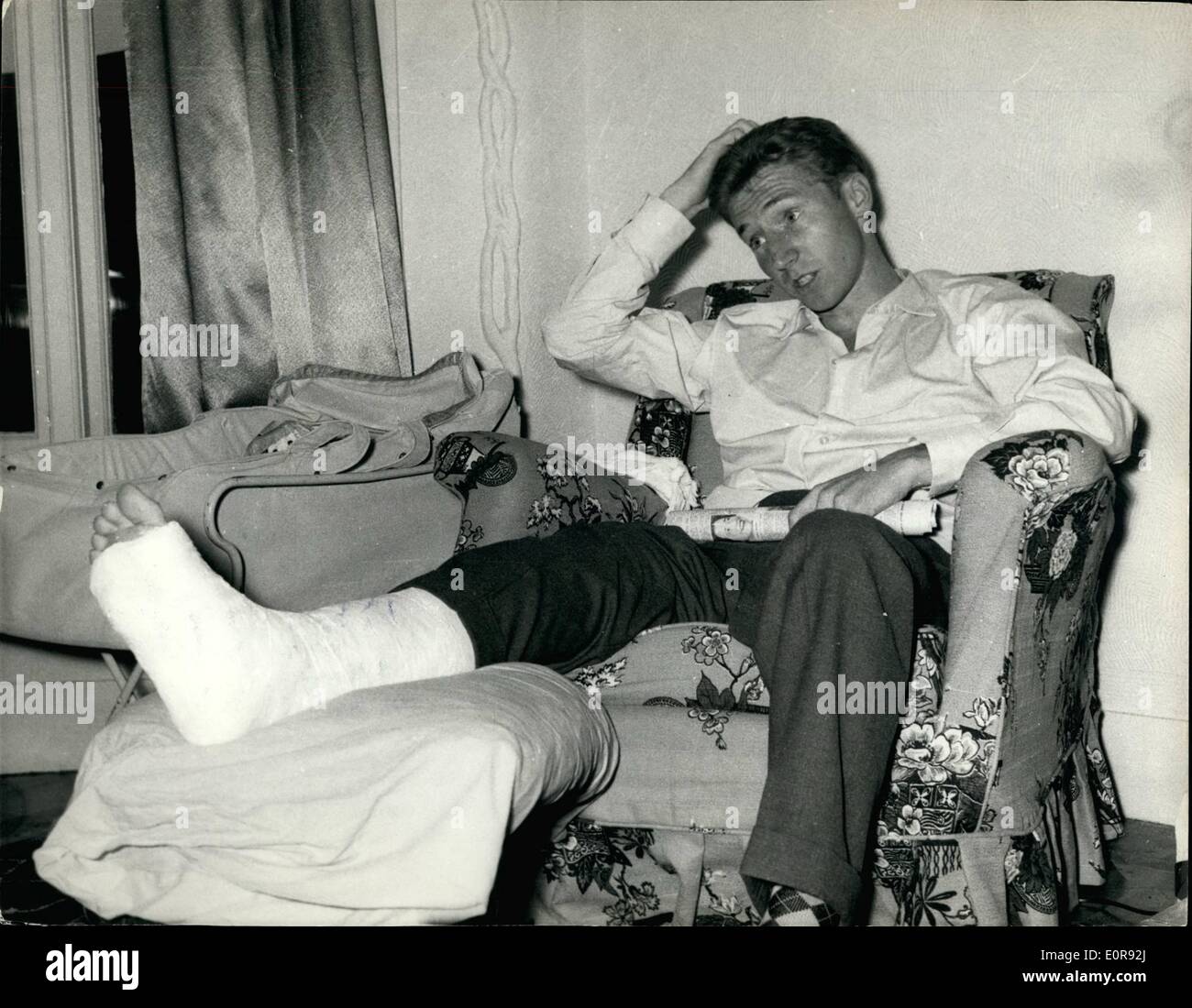 Aug. 08, 1958 - Cliff Jones breaks leg in Practice Game: Photo shows ...