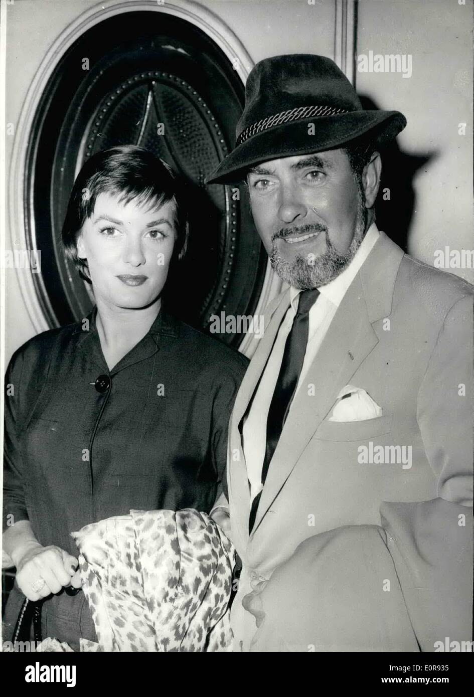 Wife of tyrone power hi-res stock photography and images - Alamy
