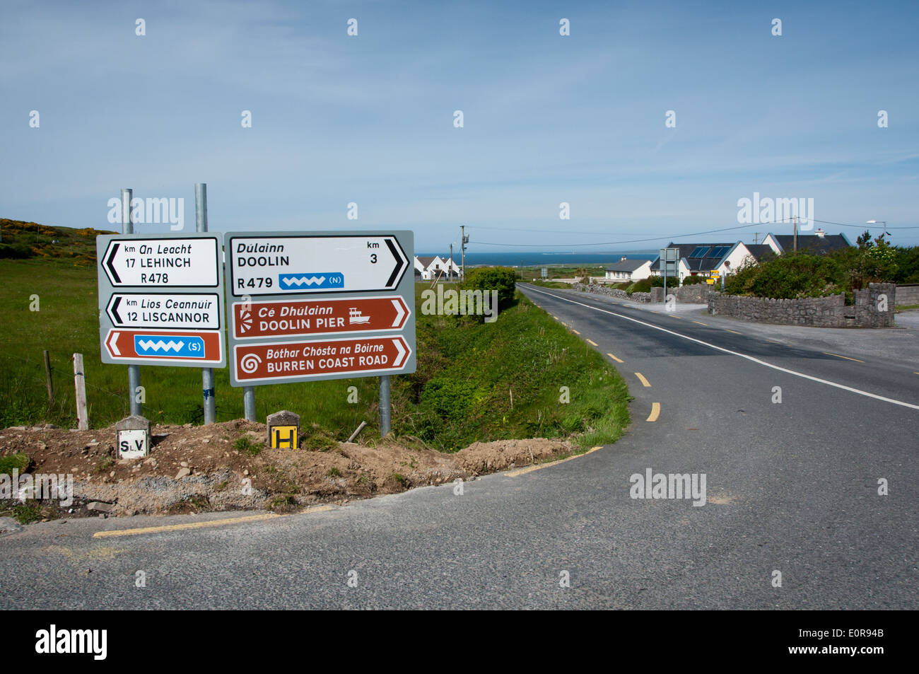 Wild atlantic way road signs hi-res stock photography and images - Alamy