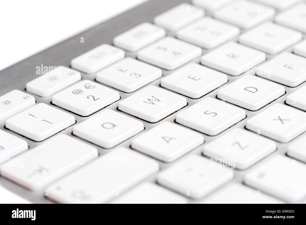 Apple mac white Keyboard focused on the letter W Stock Photo - Alamy