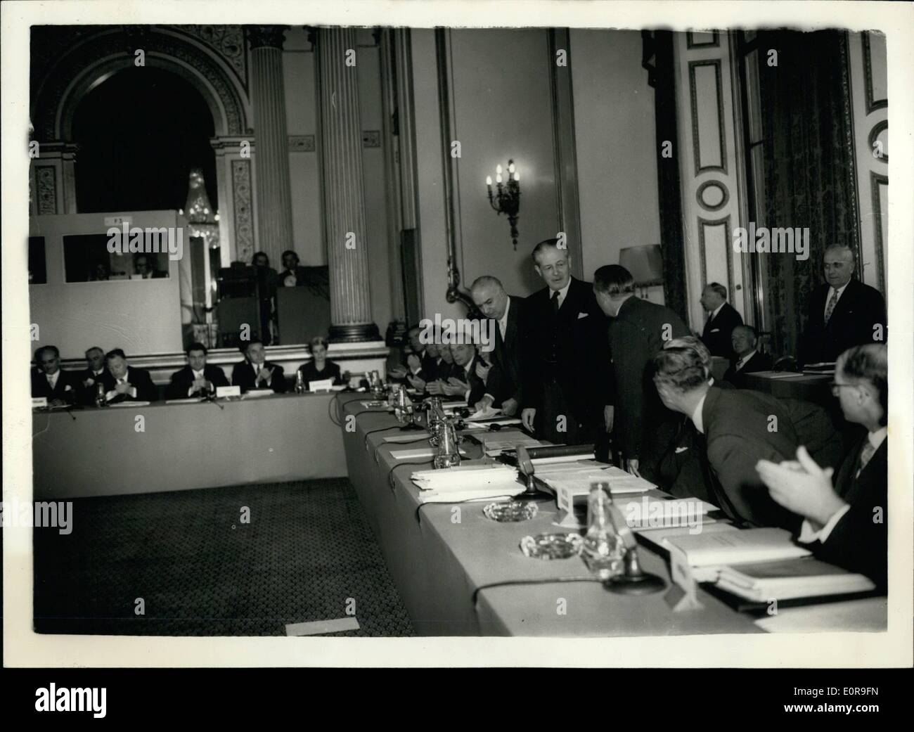 Harold macmillan 1958 hi-res stock photography and images - Alamy