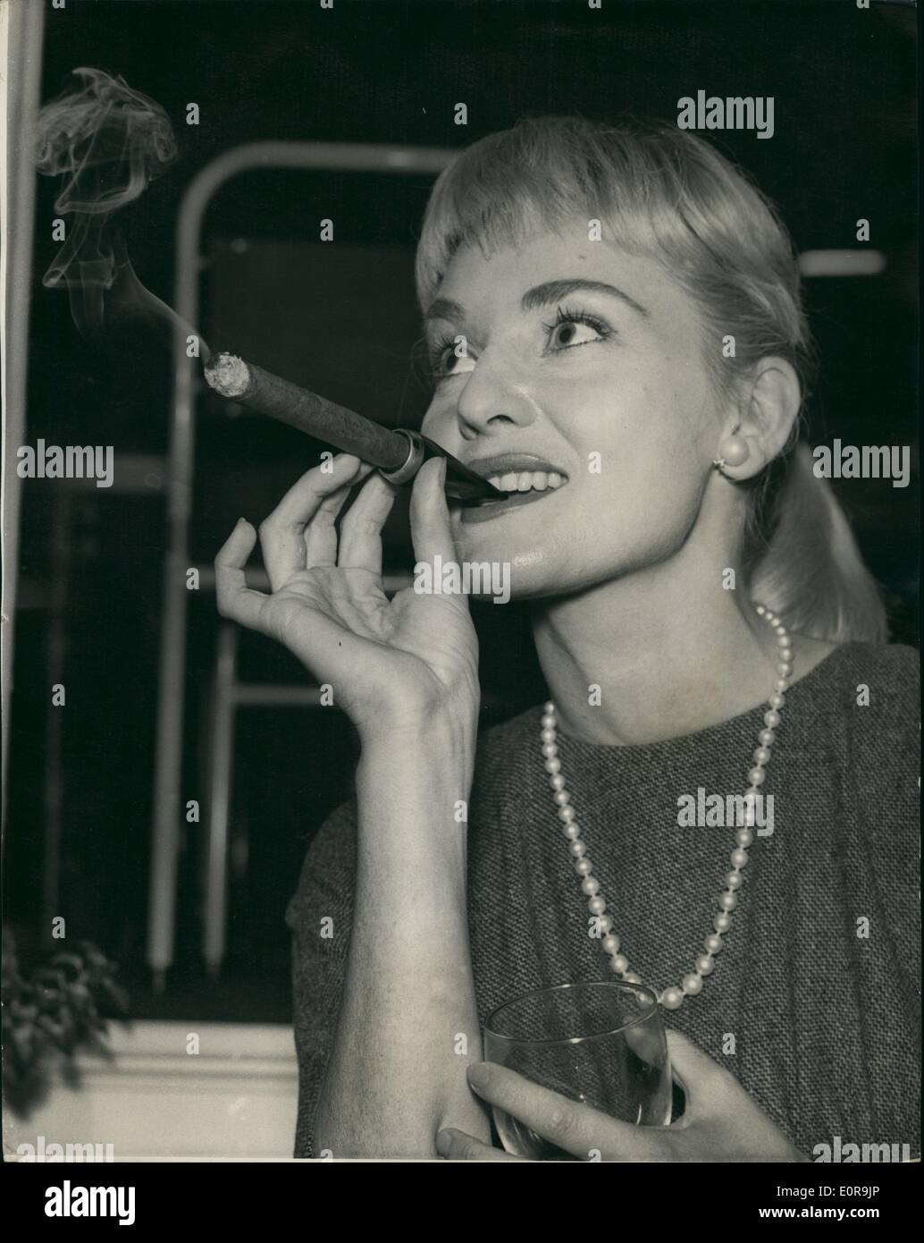 Diane Cilento Stock Photos & Diane Cilento Stock Images - Alamy