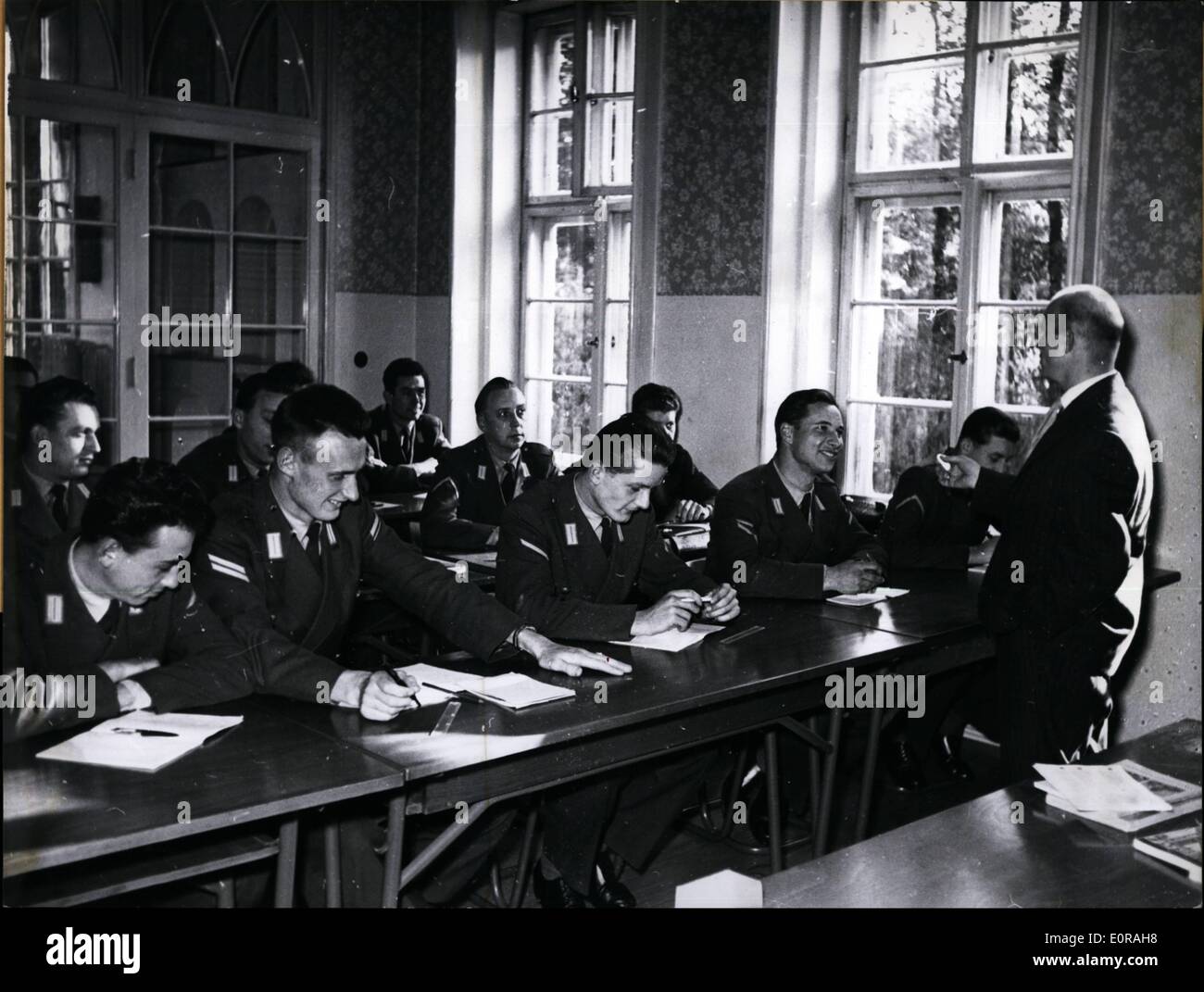 Nov. 11, 1958 - Soldiers as pupils: According to the soldier ...
