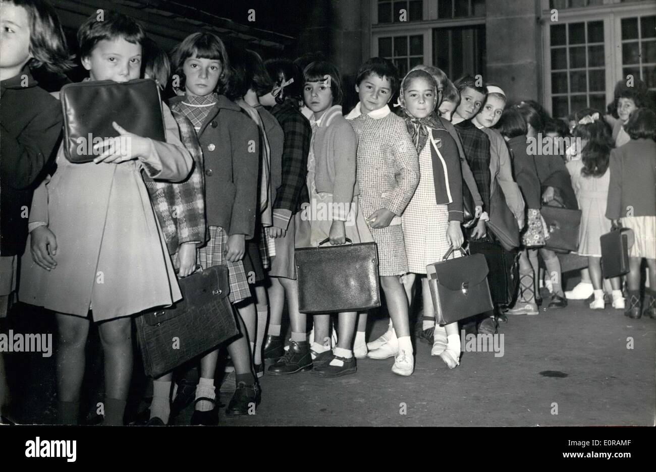 1958 children return to school hi-res stock photography and images - Alamy