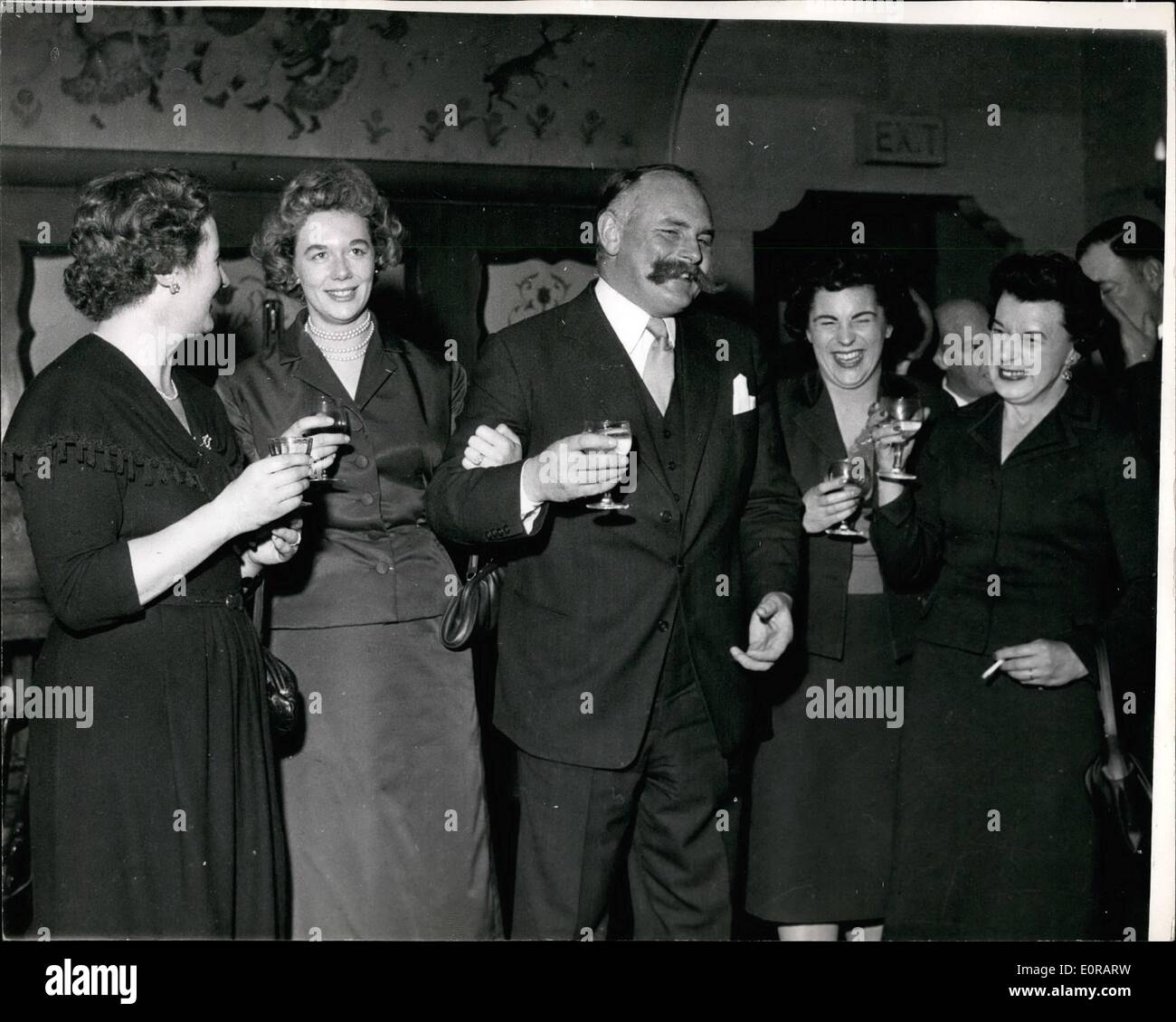 Nov. 11, 1958 - Jimmy and the four Mrs. Edwards.: Comedian Jimmy ...