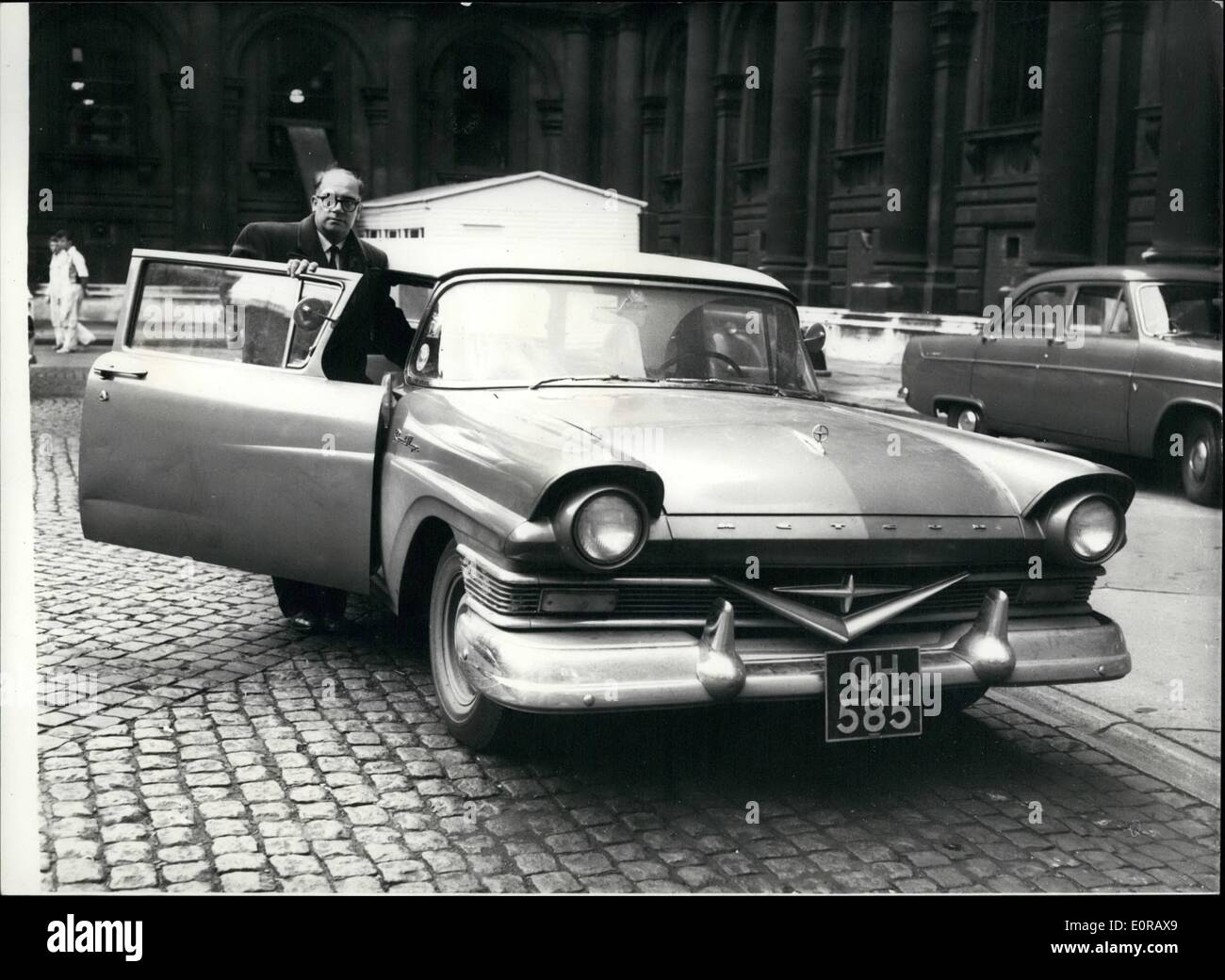 Nov. 11, 1958 - Victor Banner visits the Foreign office with his 120 M ...