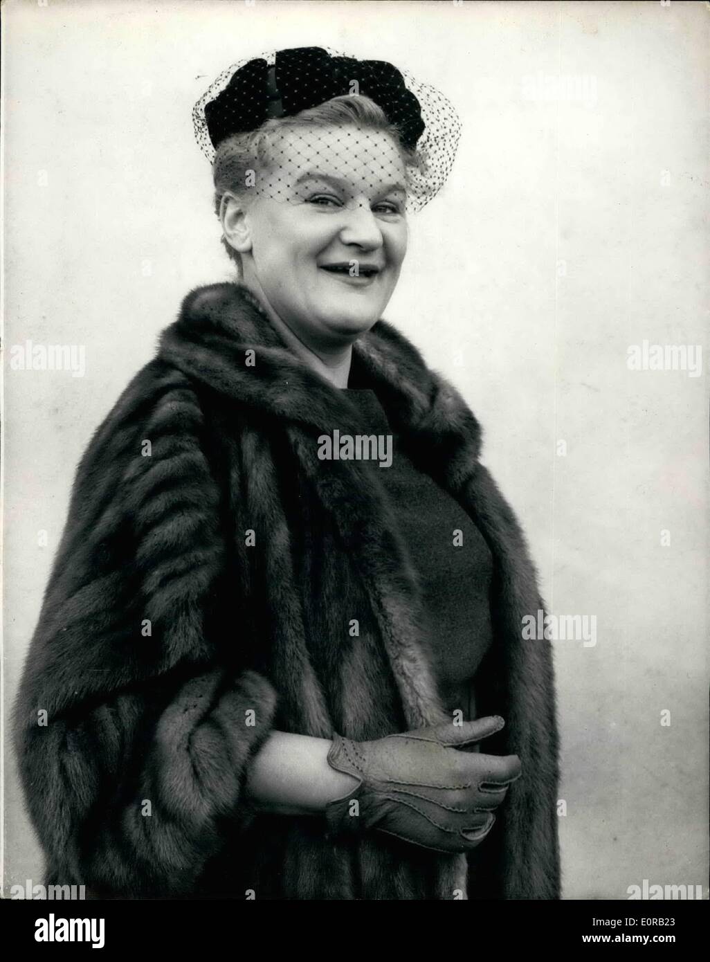 London from air night hi-res stock photography and images - Alamy