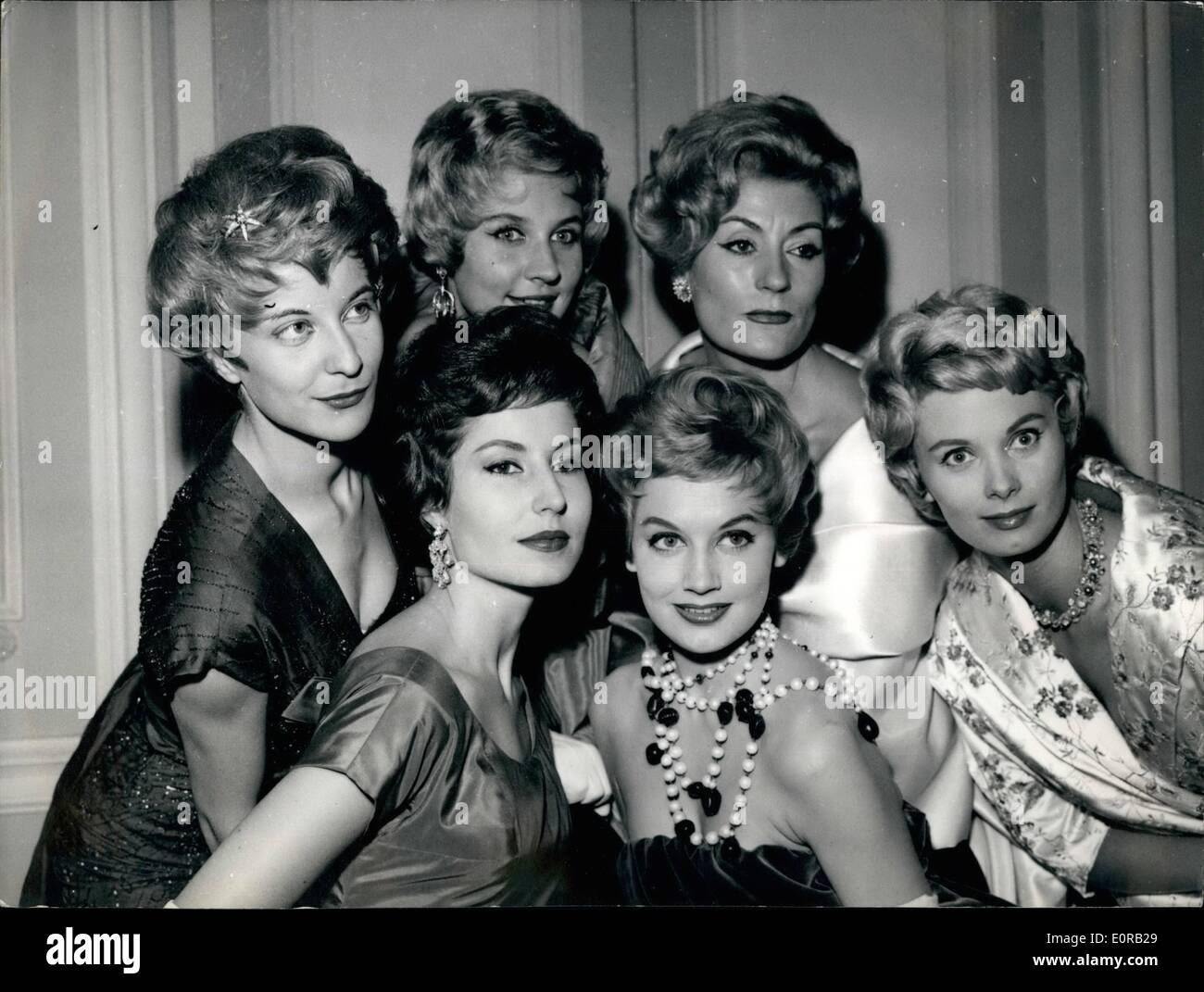 Oct 10 1958 latest hair styles hi-res stock photography and images - Alamy