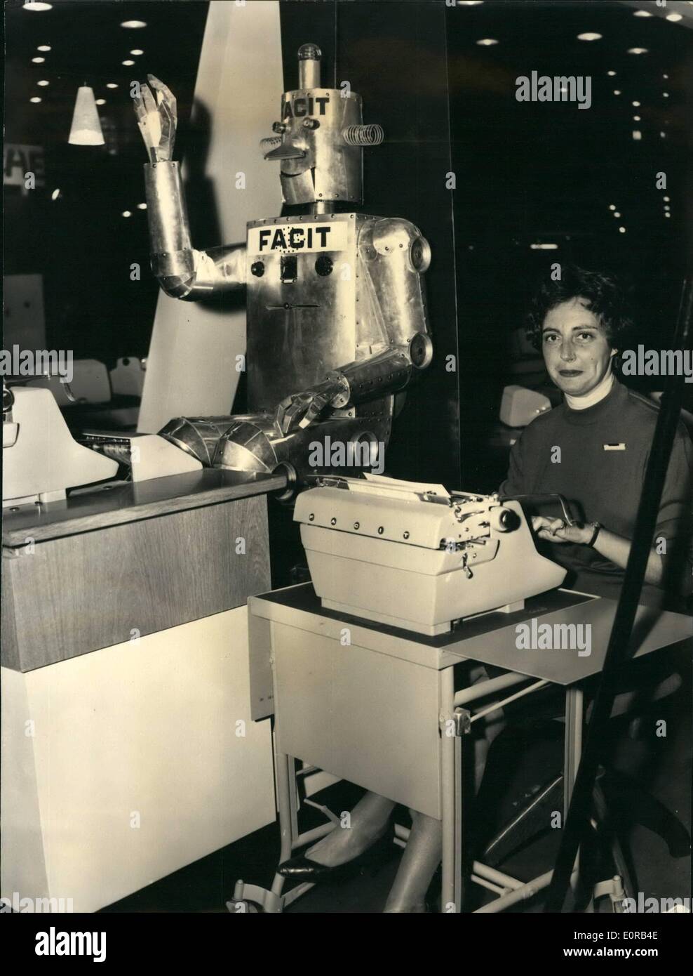 Robot historic hi-res stock photography and images - Alamy