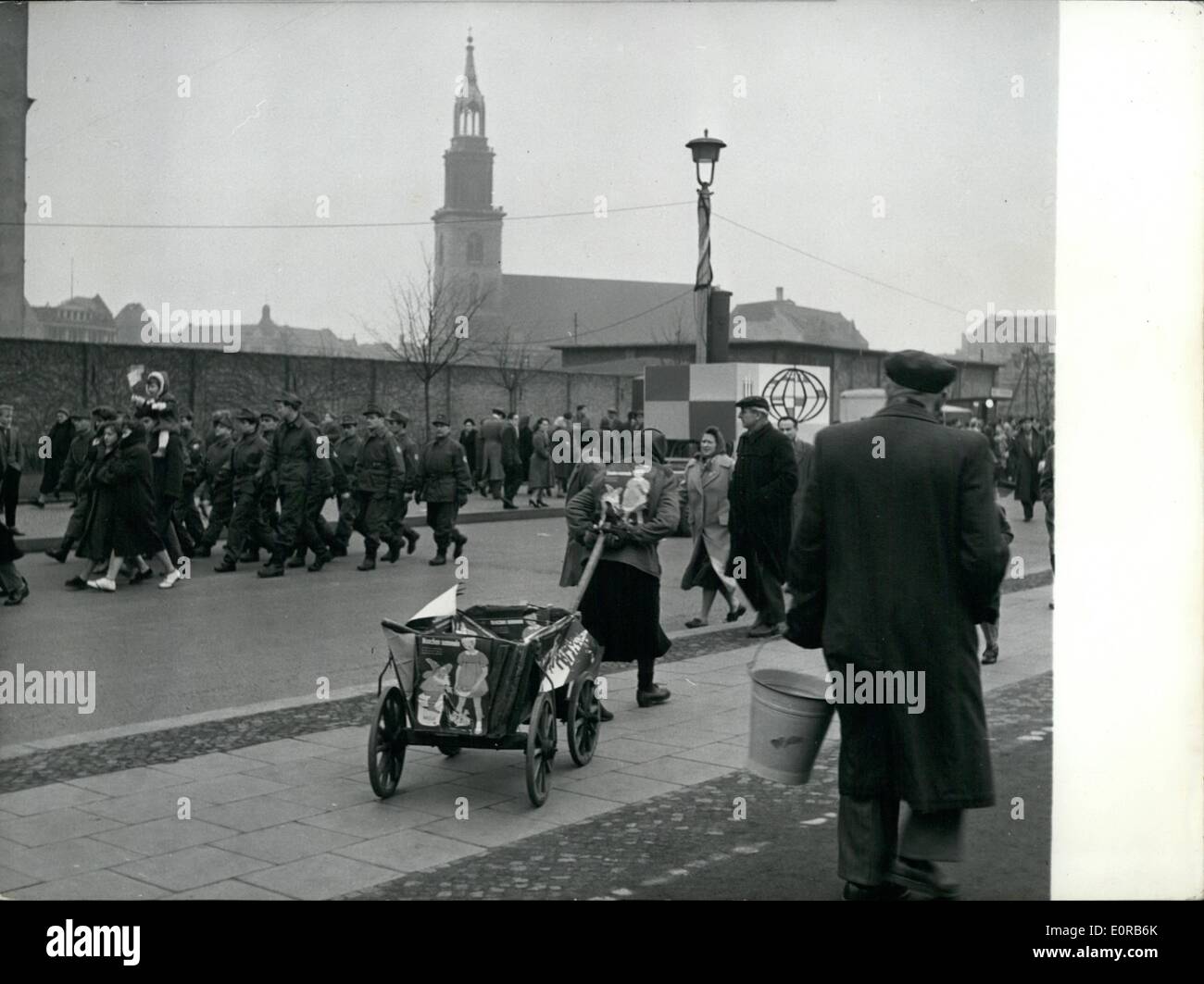 Rag pickers hi-res stock photography and images - Alamy
