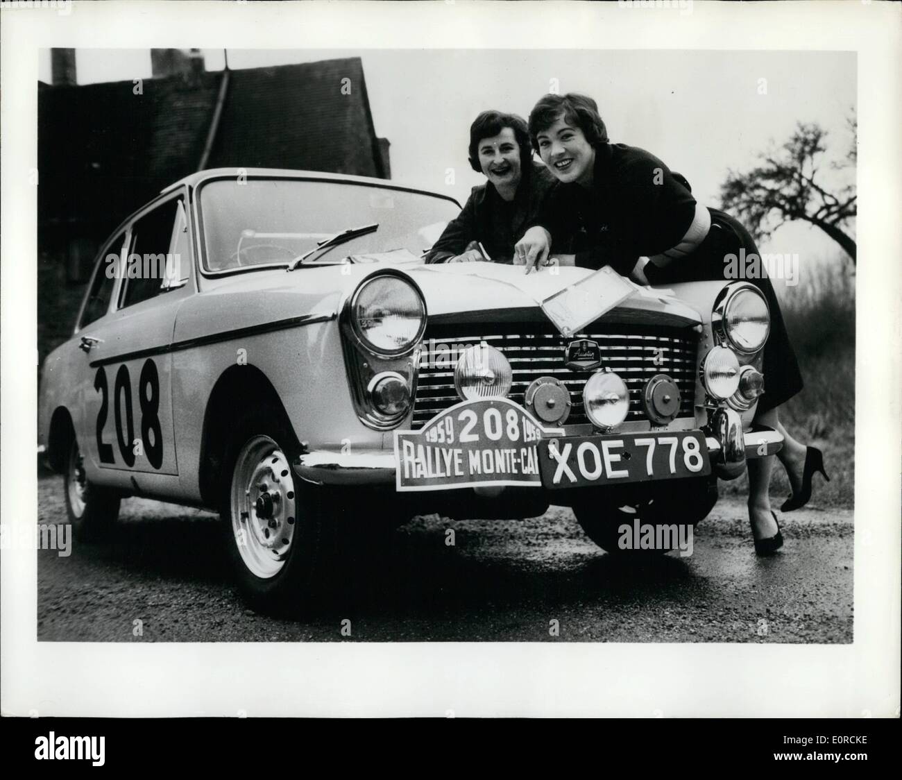 Jan. 01, 1959 - Top tourists make their plans: The misses pat moss and ...