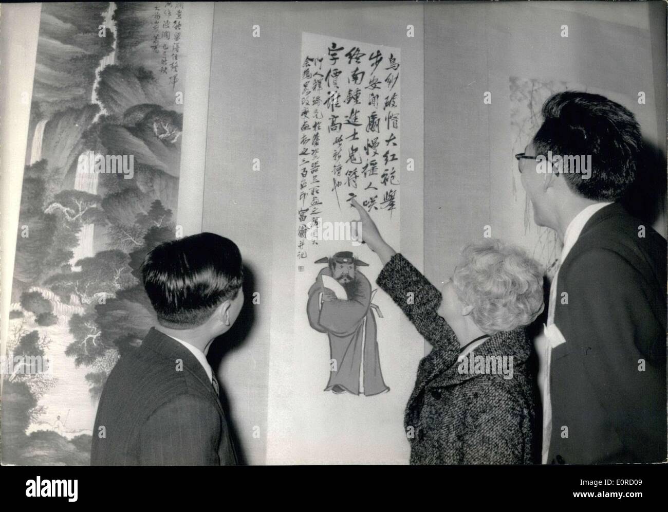 Jan. 23, 1959 - Vistiors examine art by Chinese Chi-Pai-Shih Stock ...