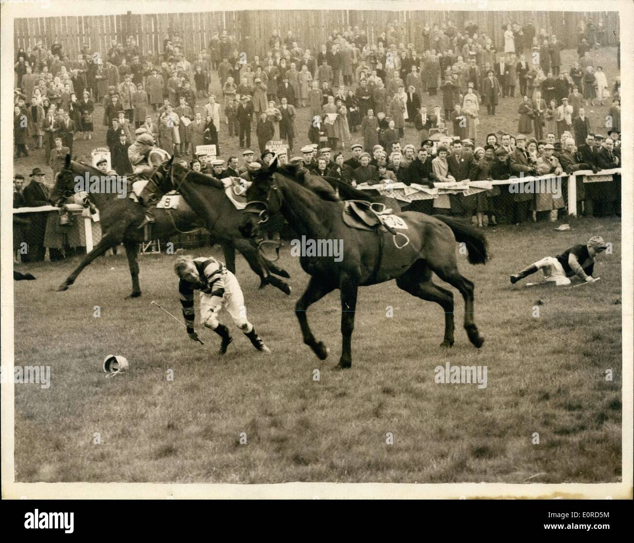 Aintree grand national jump hi-res stock photography and images - Alamy