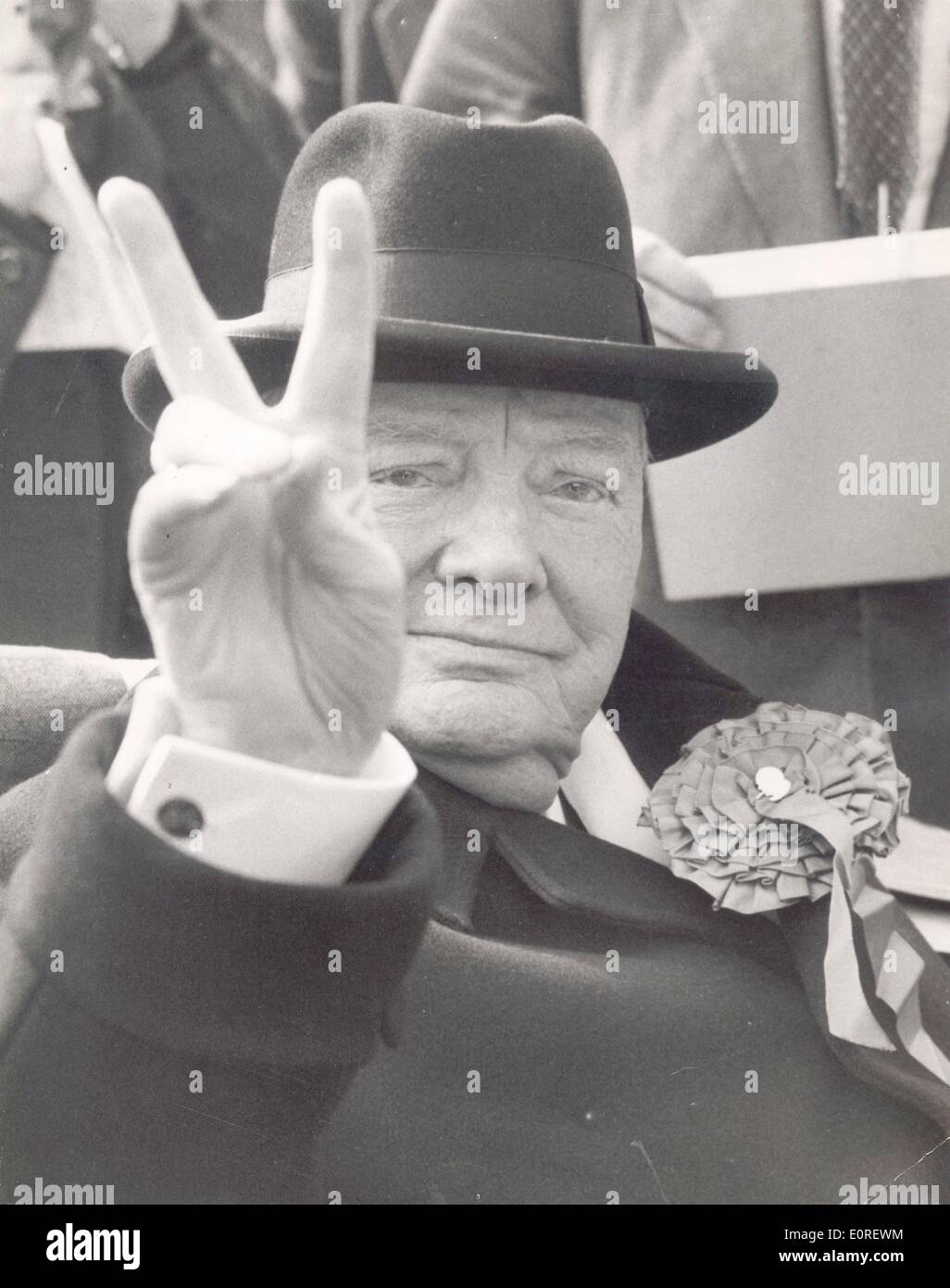 Winston churchill peace sign hi-res stock photography and images - Alamy