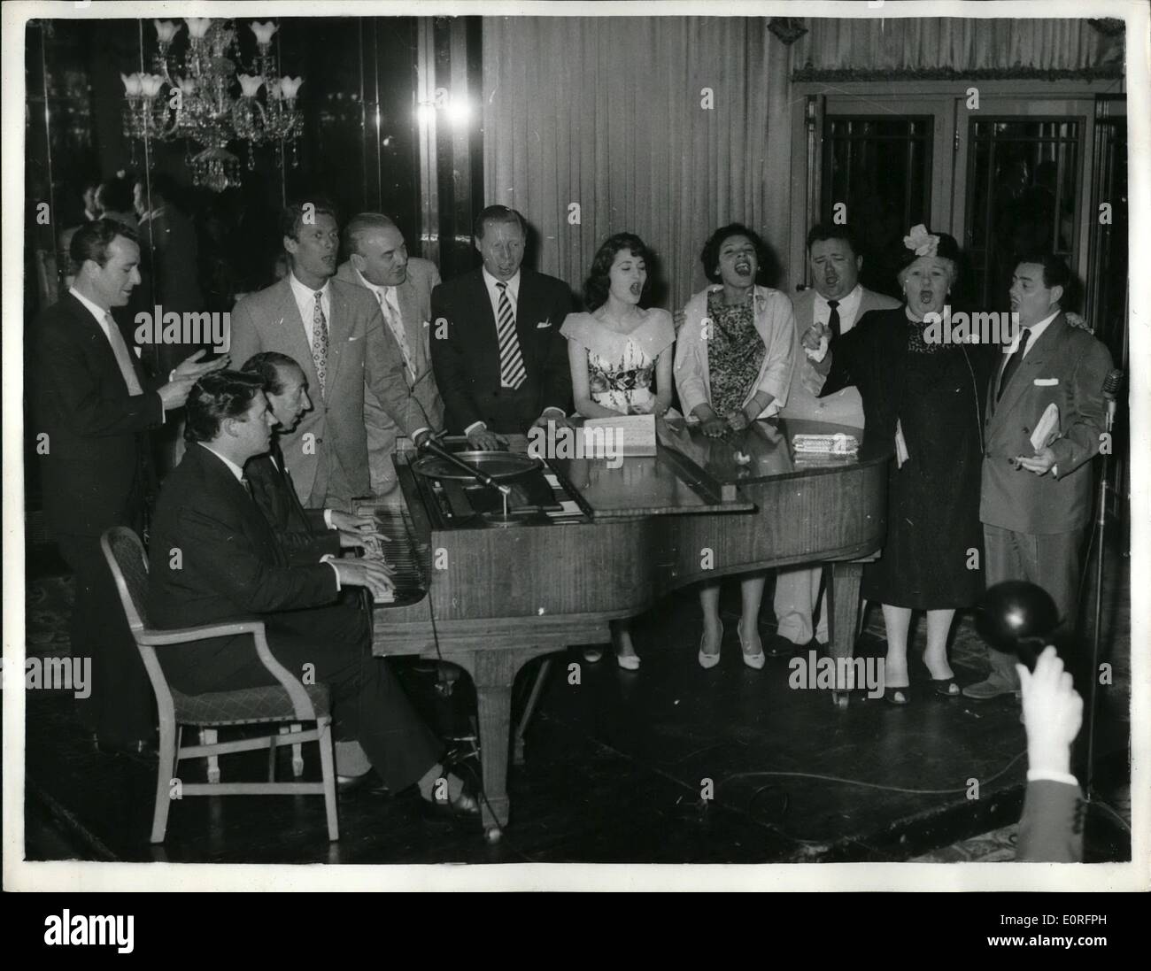 Recording artists hi-res stock photography and images - Alamy