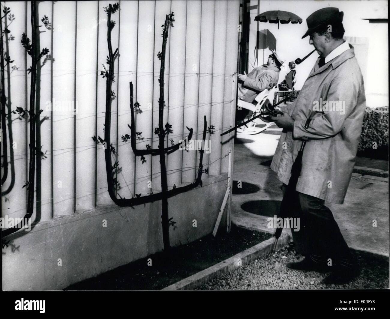 Jacques tati pipe hi-res stock photography and images - Alamy