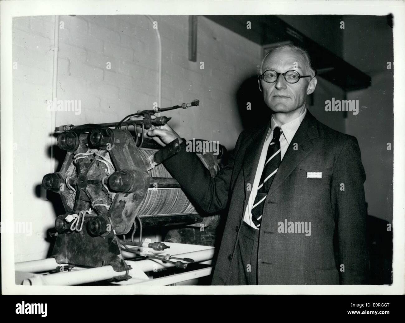 Aug. 08, 1959 - DEMONSTRATION OF BRITk ''MAGIC BOX''.. IT PRODUCES ITS ...