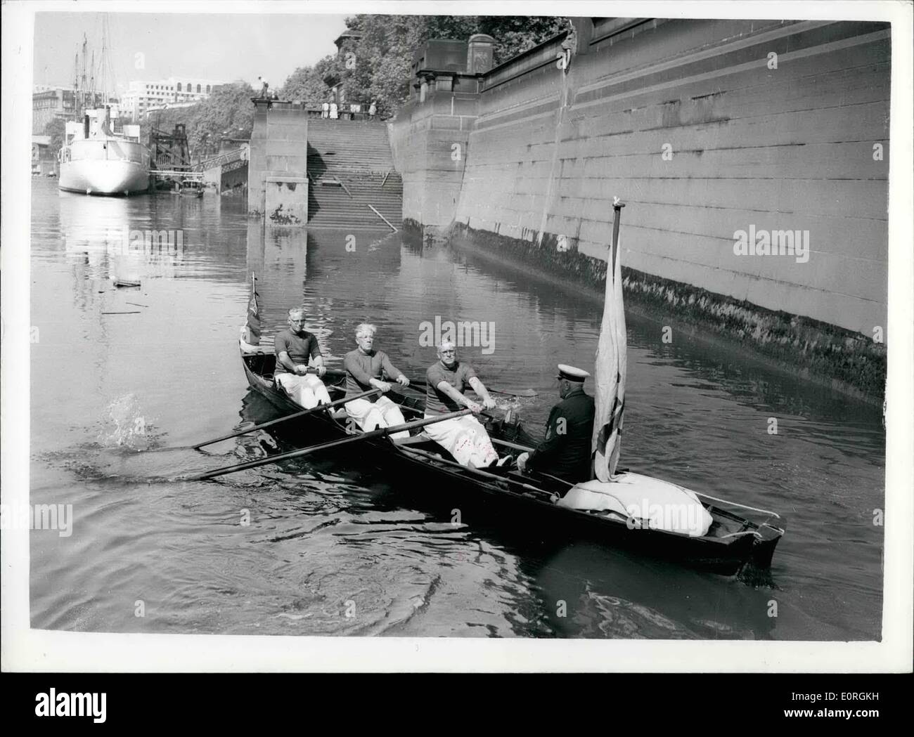 Queens Swan High Resolution Stock Photography and Images - Alamy