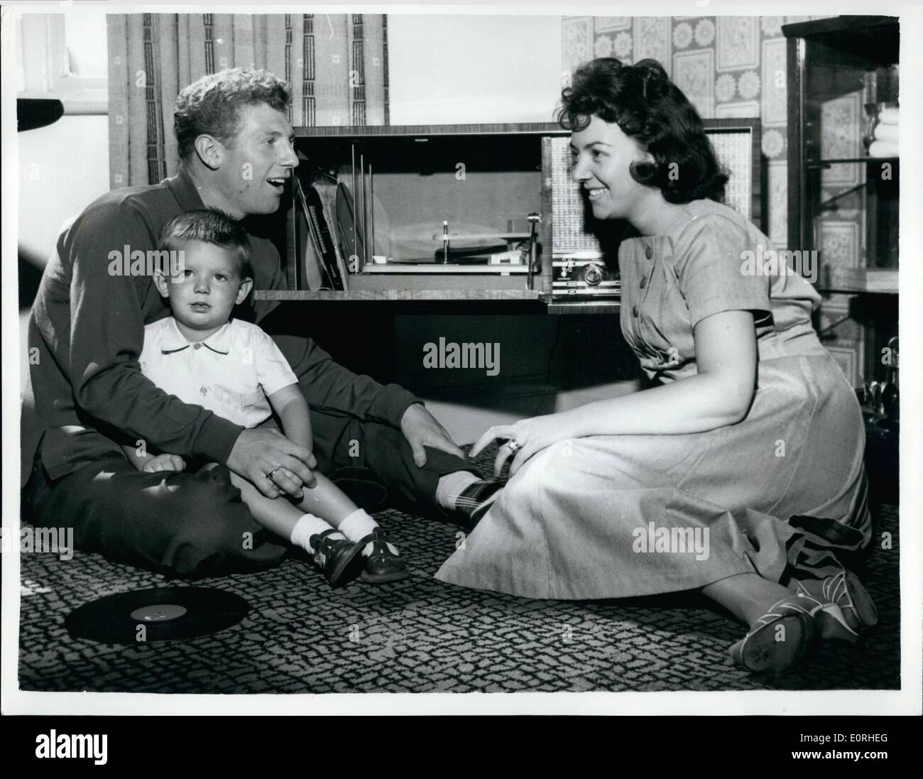 Aug. 08, 1959 - COLIN GRAINGER - THE SINGING FOOTBALLER MAKES 'POP ...