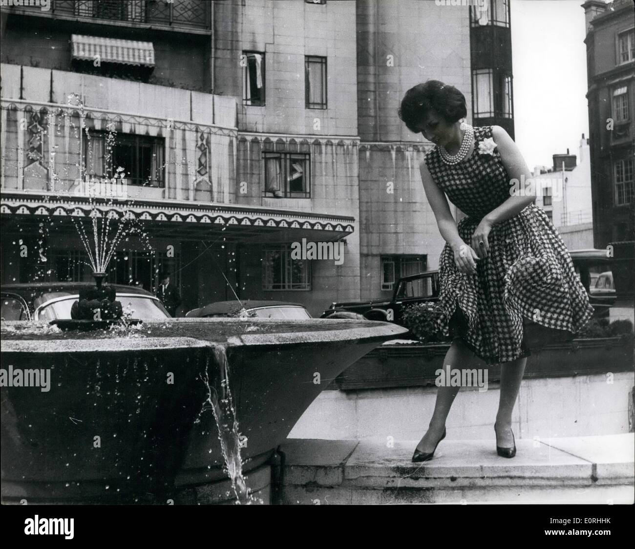 Italian screen star gina lollobrigida hi-res stock photography and ...