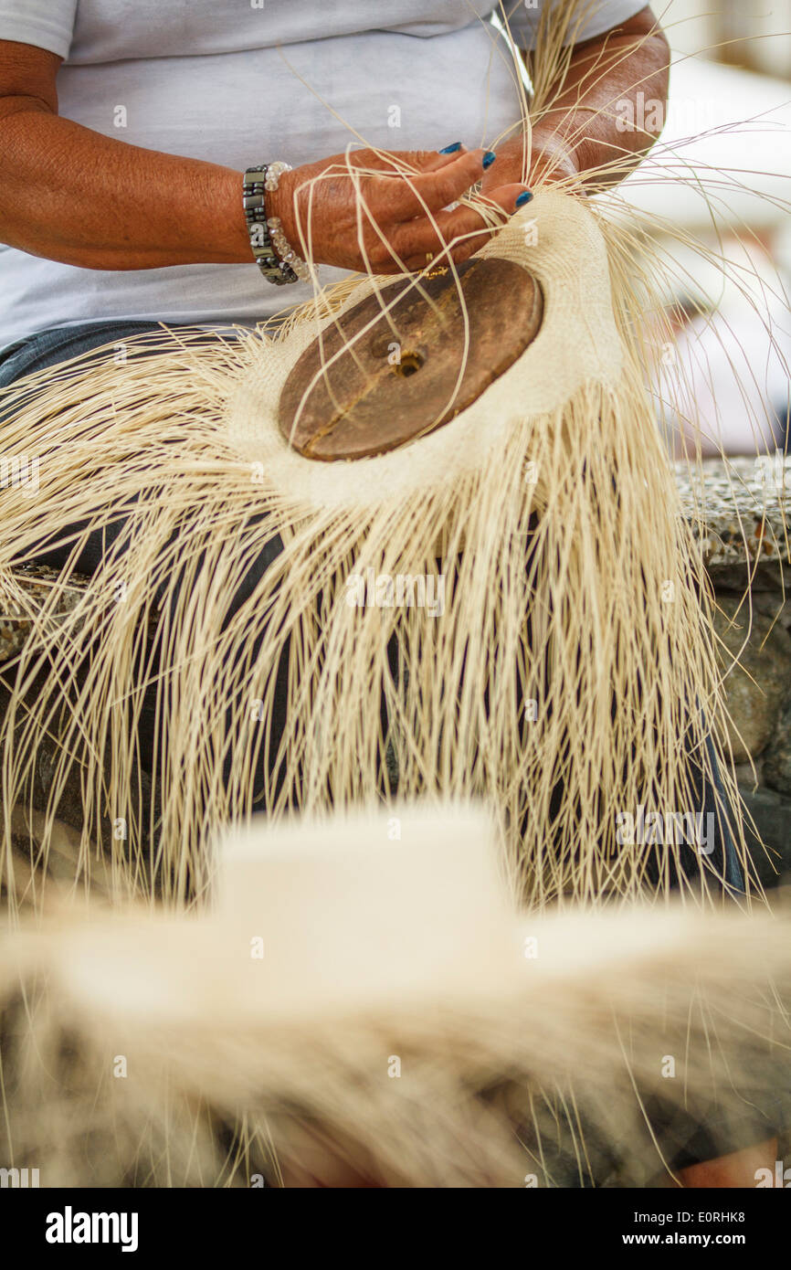 Hands weaver hi-res stock photography and images - Alamy