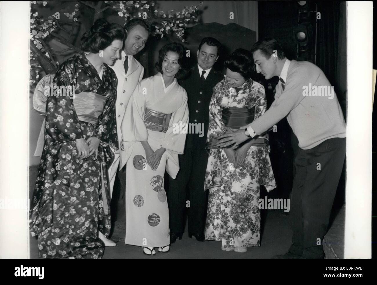 Japanese opera singers hi-res stock photography and images - Alamy