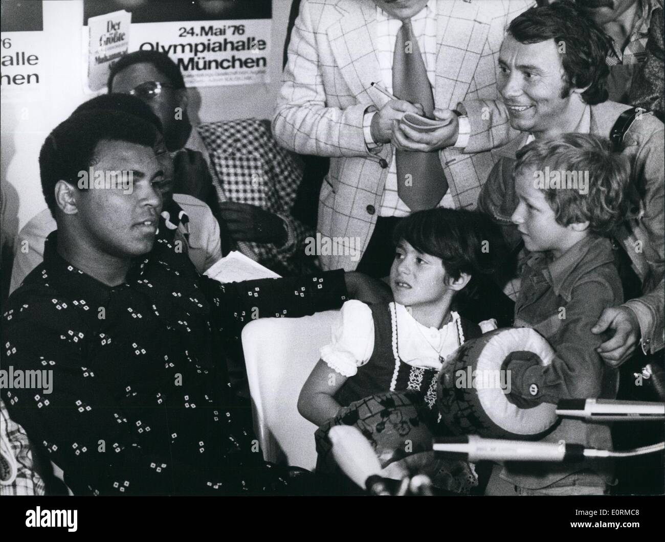Jan 1, 1960 - Heavy weight world champion muhammed ali arrives in ...