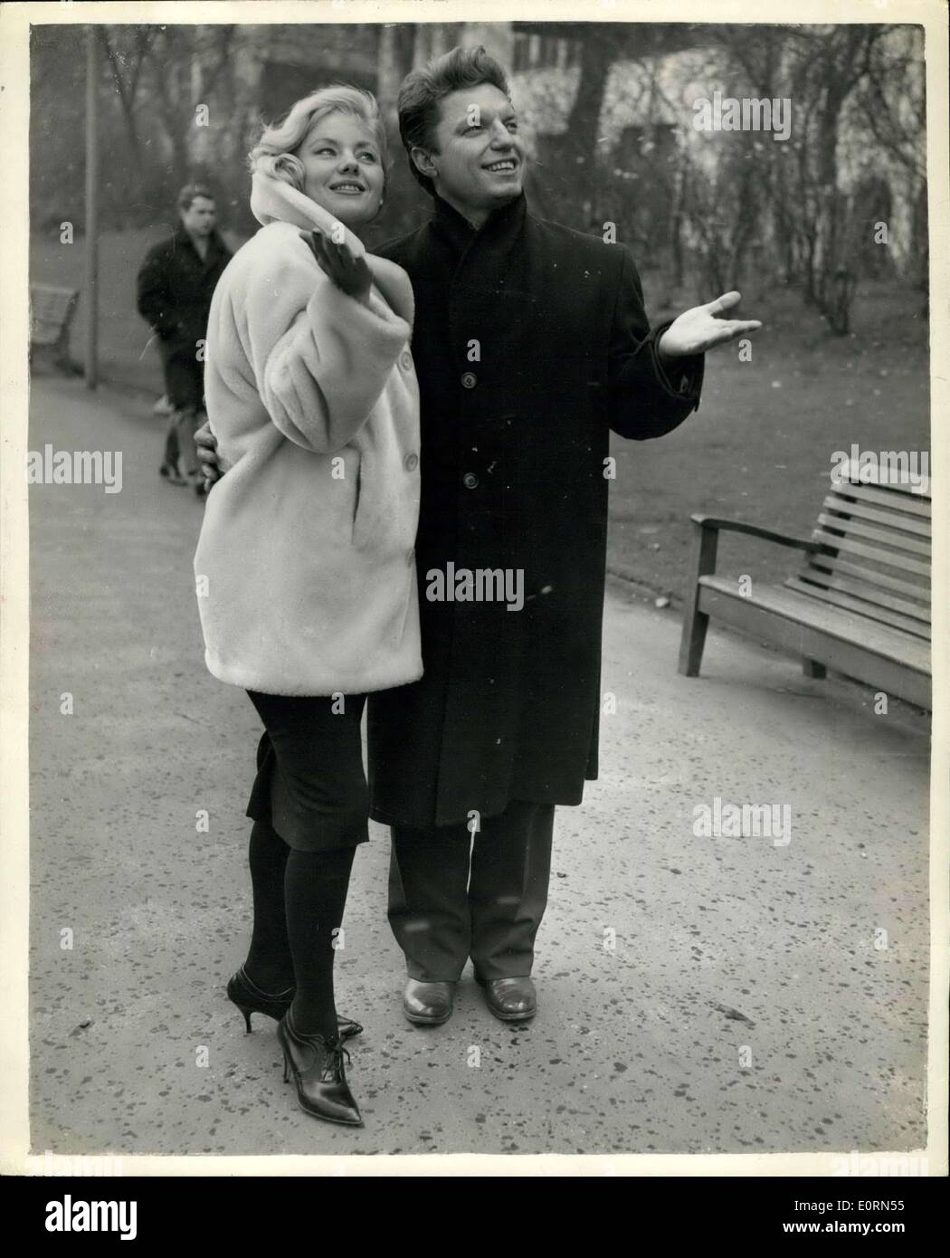 Jan. 09, 1960 - Guy Mitchel - in London's snow. Popular singer Guy ...