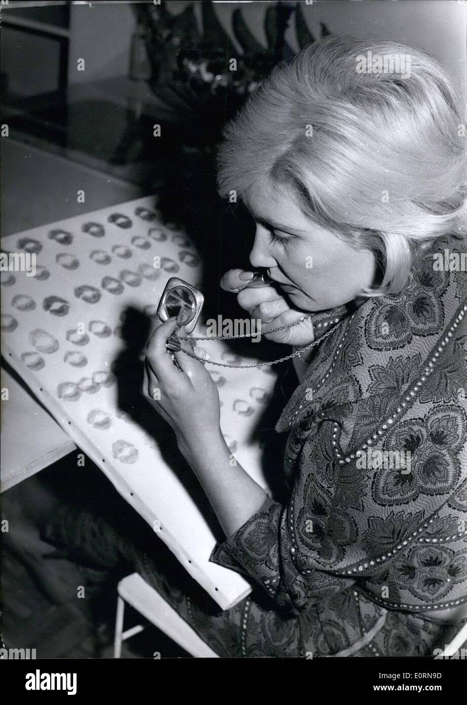 Kissing meter hi-res stock photography and images - Alamy