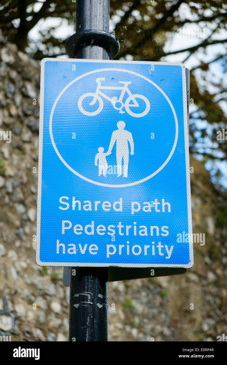 Shared pathway sign for pedestrians and cyclists, UK Stock Photo - Alamy
