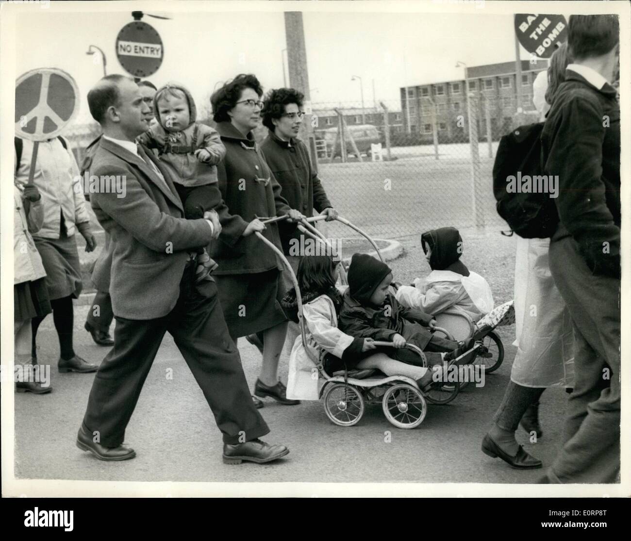 Apr. 04, 1960 - Start of the Aldermaston anti-nuclear march. Children ...