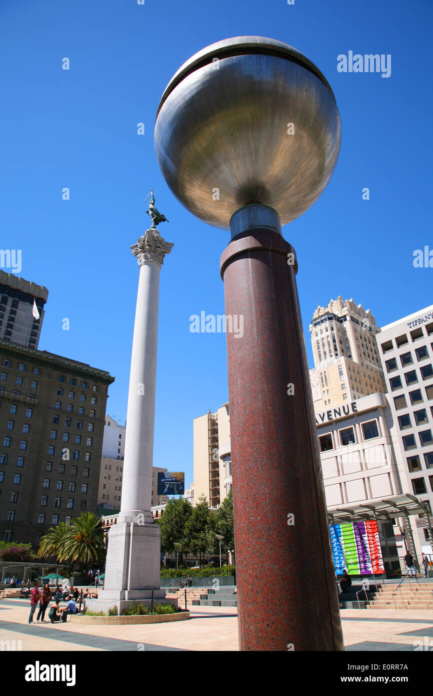 Manila Bay Monument (background) towering above Union Square in ...