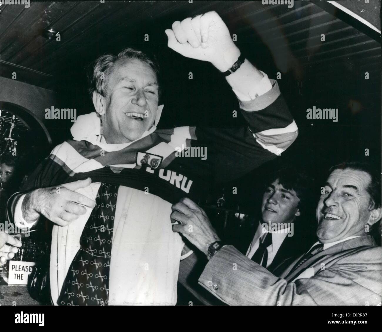 May 05, 1960 - Mr Fraser Gets One Jumper - Ahead Of His Opposition: The ...