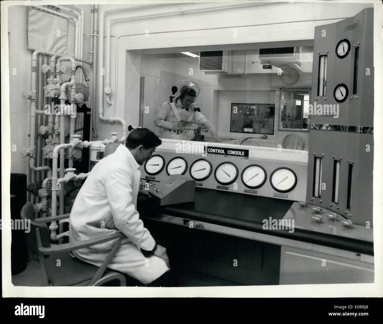 1960 Laboratory High Resolution Stock Photography and Images - Alamy