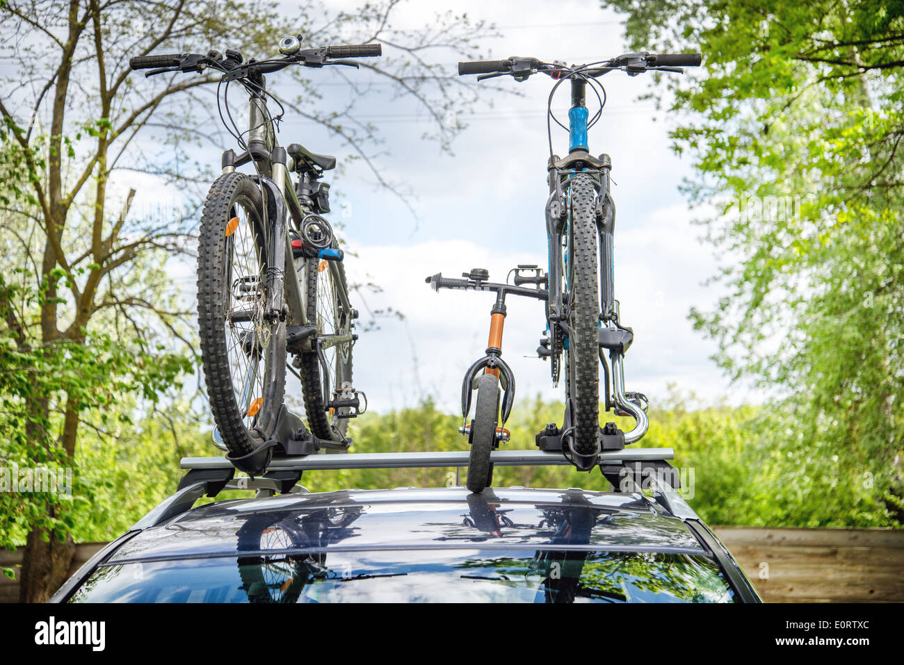 Car with bicycles hi-res stock photography and images - Alamy