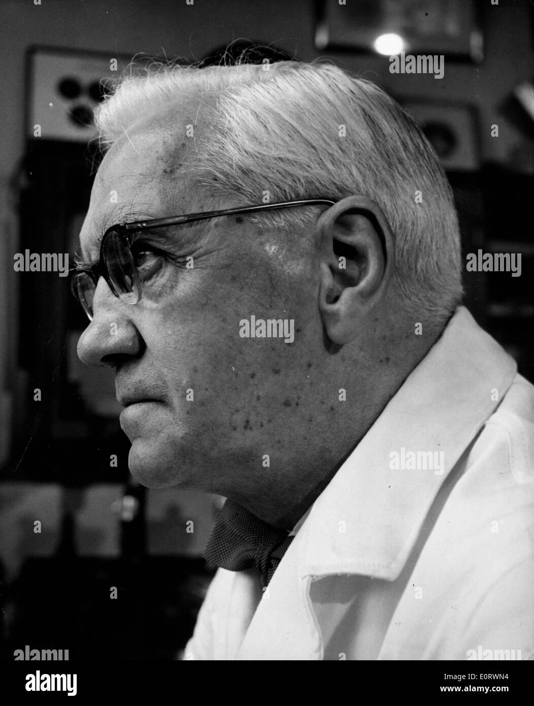 Man works in laboratory close hi-res stock photography and images - Alamy