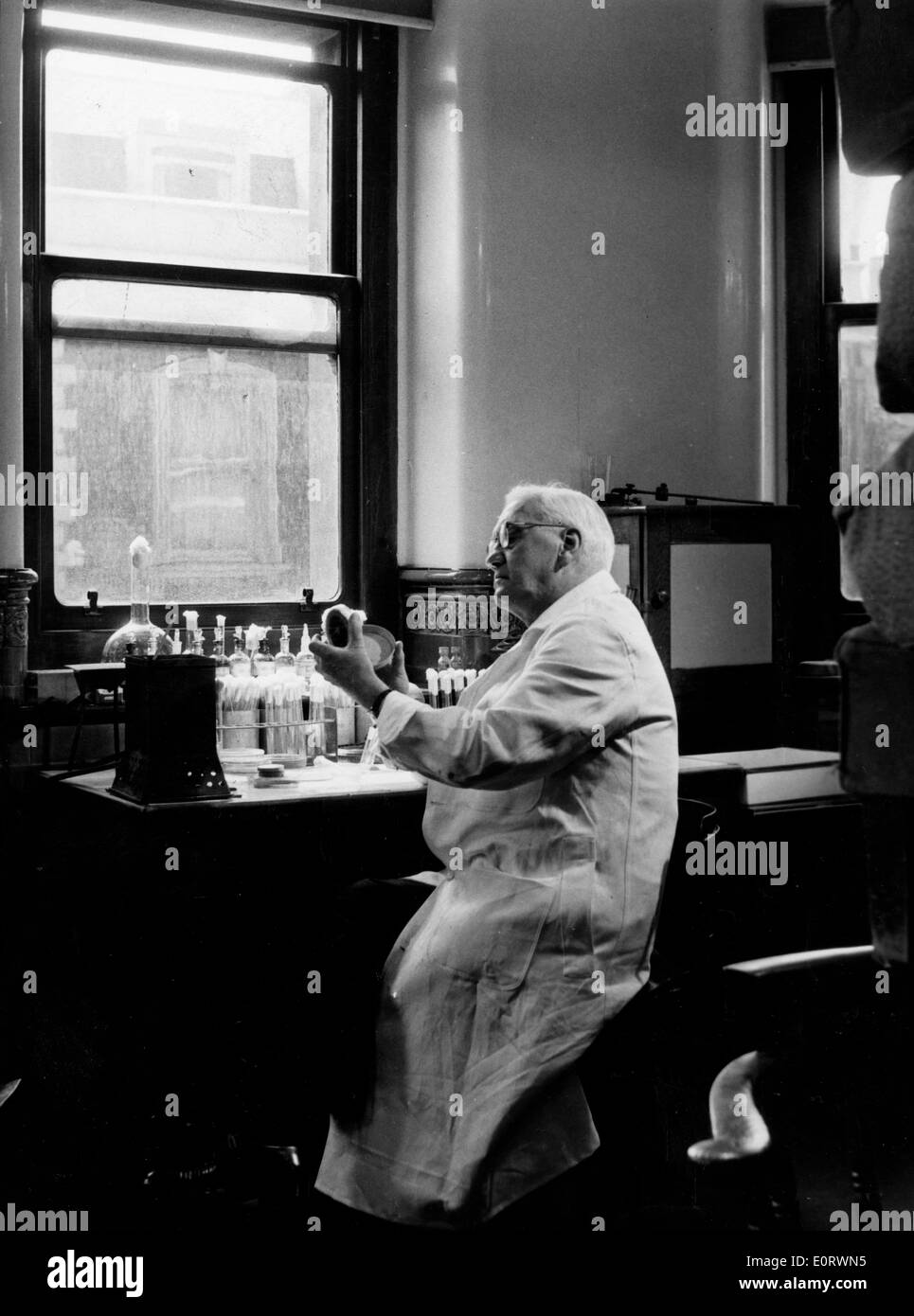 Alexander fleming nobel hi-res stock photography and images - Alamy