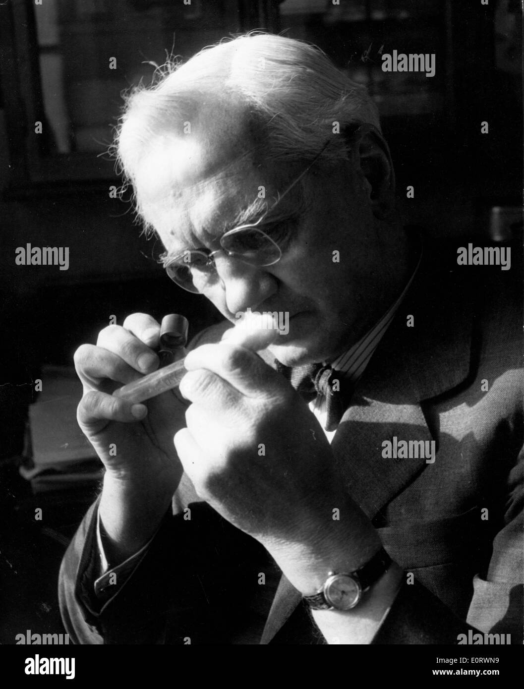 Alexander fleming penicillin hi-res stock photography and images - Alamy