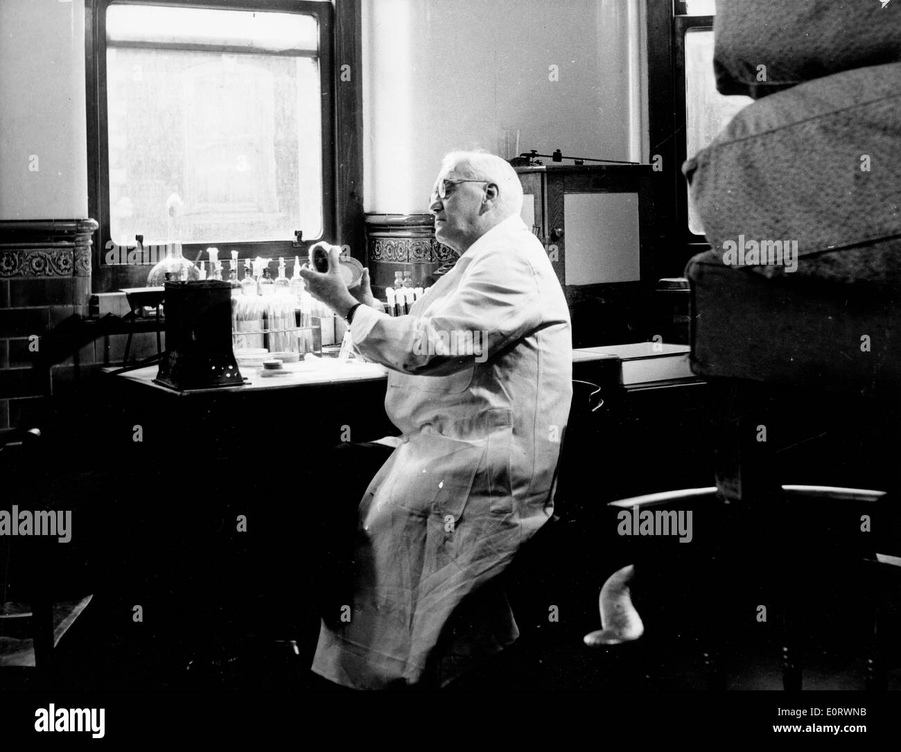 Alexander fleming laboratory hi-res stock photography and images - Alamy