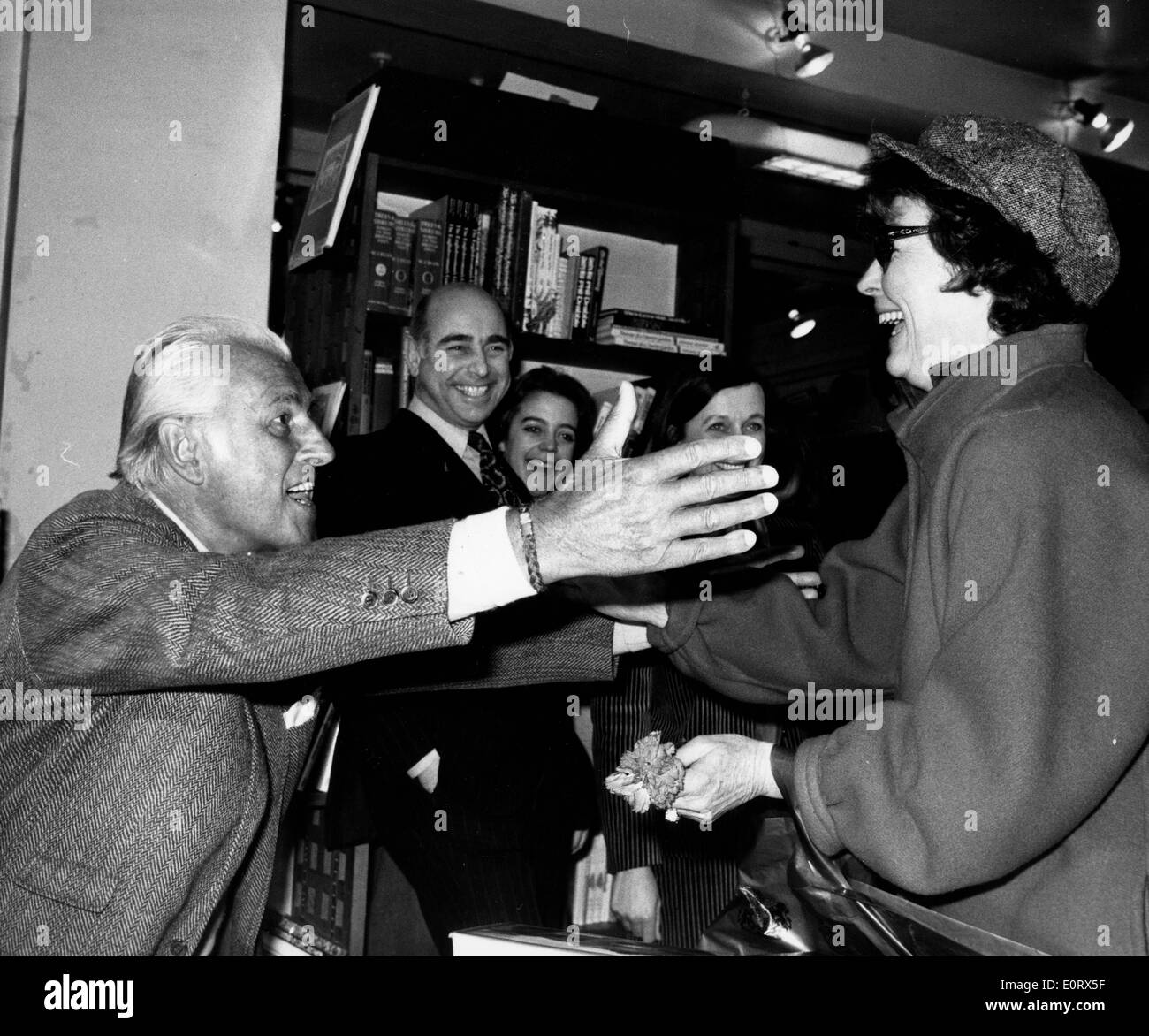 Signing hat hi-res stock photography and images - Alamy