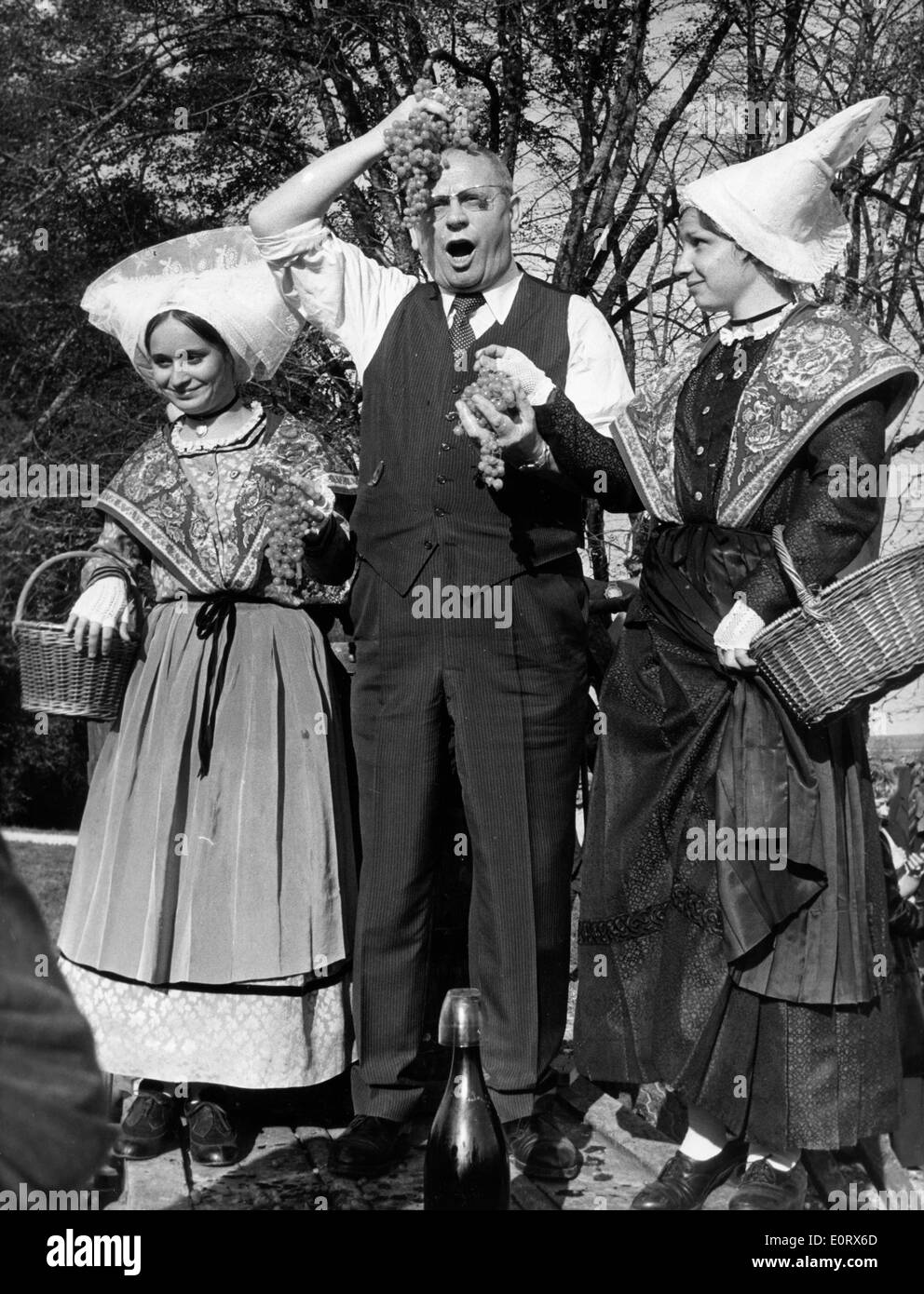 Actor Gert Frobe with grapes in a film scene Stock Photo - Alamy