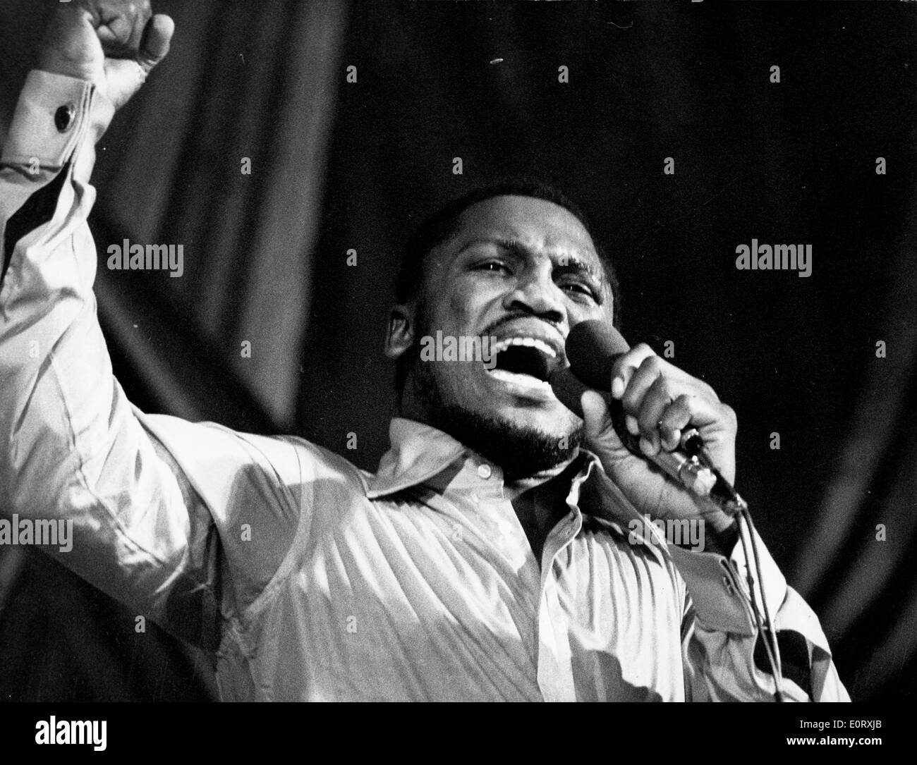 Stage curtains open black Black and White Stock Photos & Images - Alamy