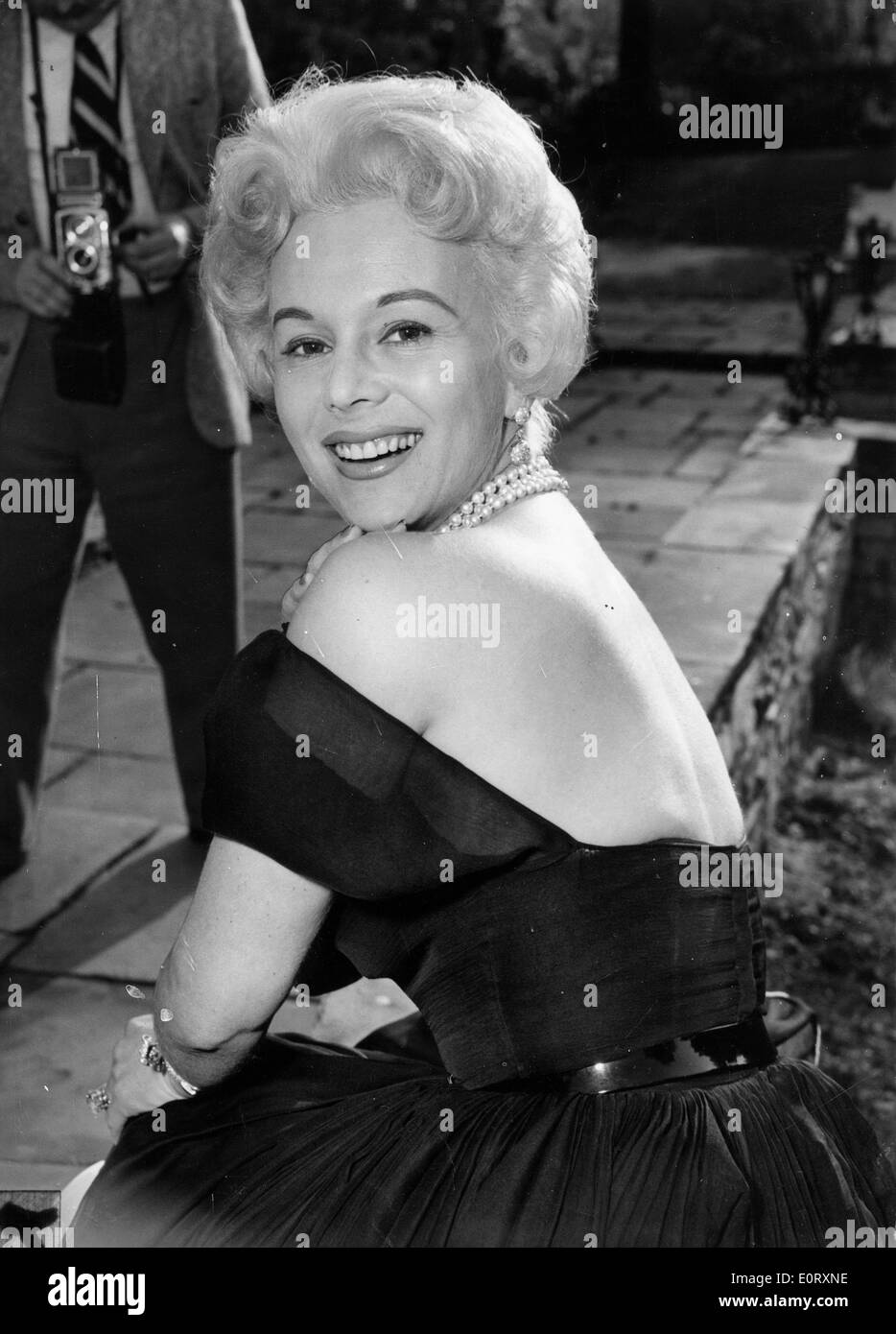 Actress Zsa Zsa Gabor gets pictured taken Stock Photo - Alamy